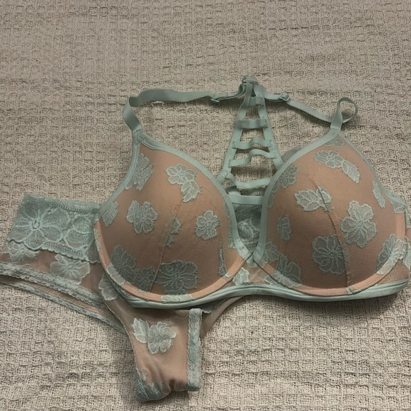 Victoria's Secret | Intimates & Sleepwear | Lace Bra Set Victorias ...